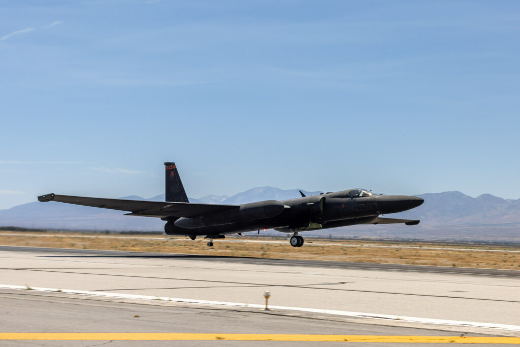 First ATR-Equipped U-2 Makes its Maiden Flight - European Security ...