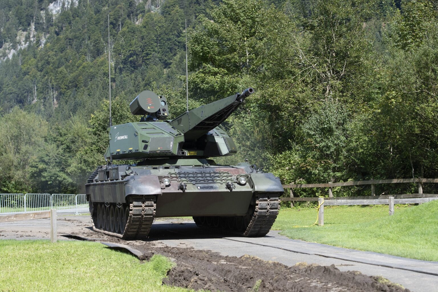 Rheinmetall premieres Skyranger 35 mounted on Leopard 1 chassis ...