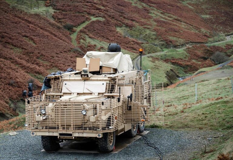 British Army personnel conduct live-firing with Raytheon UK’s laser ...